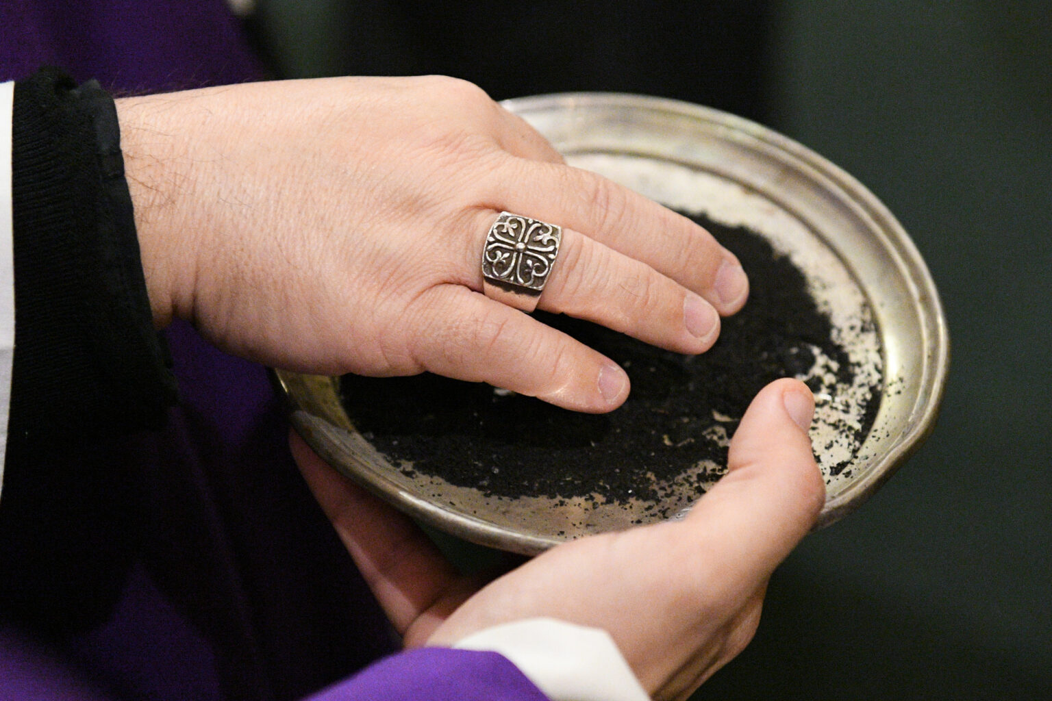 When should you remove the ashes on your head? - Behold